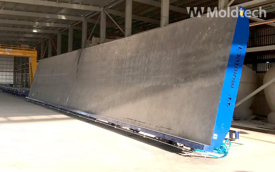 Tilting Tables Boost Housing in Argentina | Moldtech